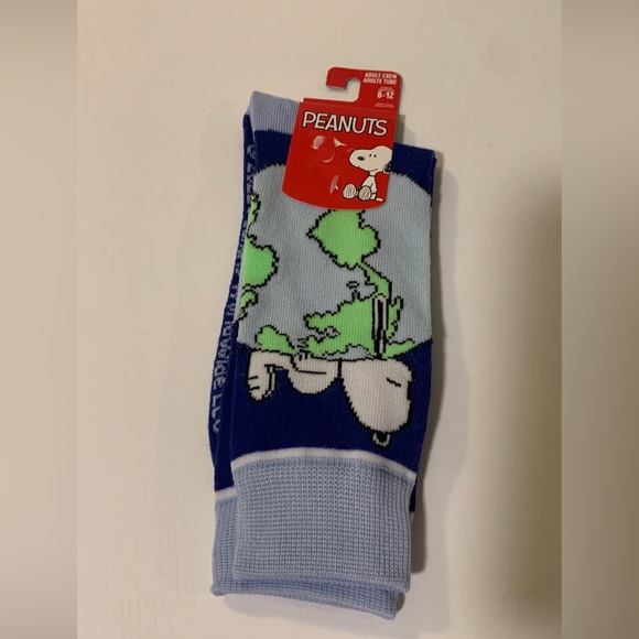 Peanuts | Underwear & Socks | Peanuts Snoopy Earth Day Crew Socks New ...